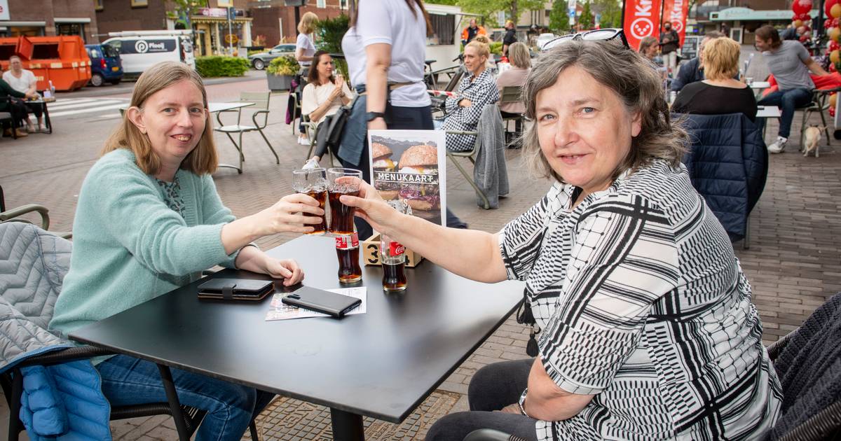 Hop, het terras op! Dankzij Sander en Gert-Jan heeft Eerbeek eindelijk ...