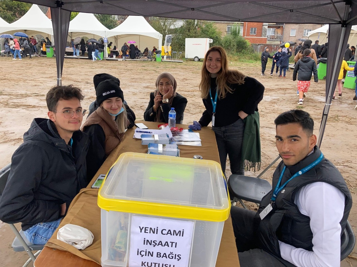 Turkse gemeenschap viert multicultureel feest op terrein nieuwe moskee ...