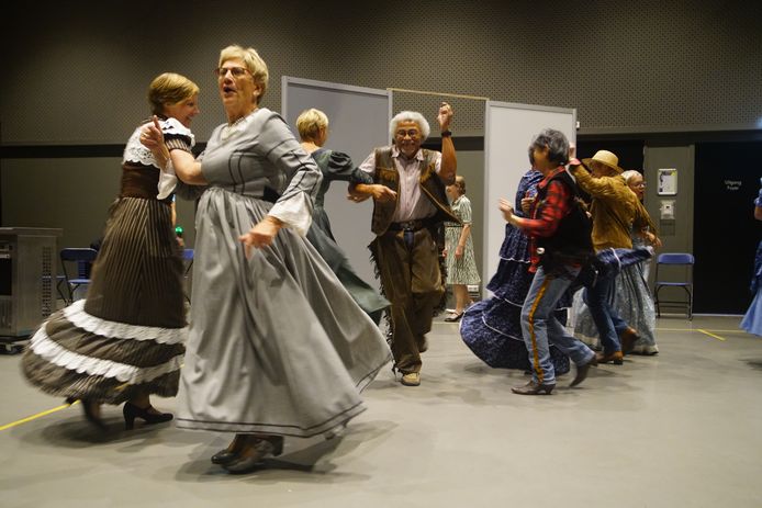 EMT kan ‘eindelijk’ uitpakken met muzikale mysterie-komedie: ‘Er wordt ...