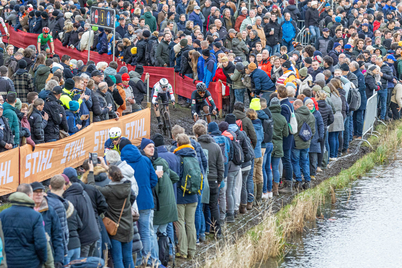 ‘Feest door WK veldrijden is in Hulst nog groter dan in Perkpolder’ | Foto | hln.be