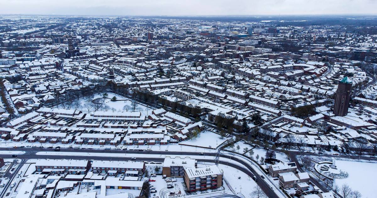 ‘Winterse’ beelden van Oss vanuit de lucht: stad ligt bedekt onder een ...