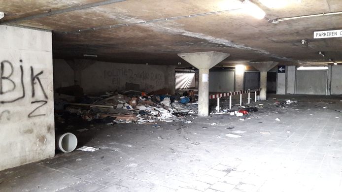 Utrecht: ‘Huurders uit illegaal gebruikte garageboxen in Overvecht ...