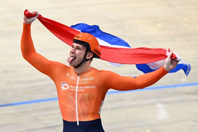 Harrie Lavreysen voltooit hattrick met bizar machtsvertoon op keirin ...