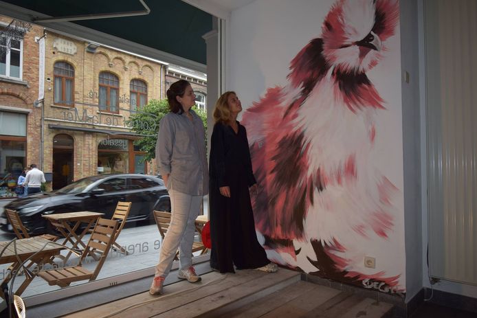 Oog in oog met een koe en kip terwijl je wacht op een ijsje van Cornet ...