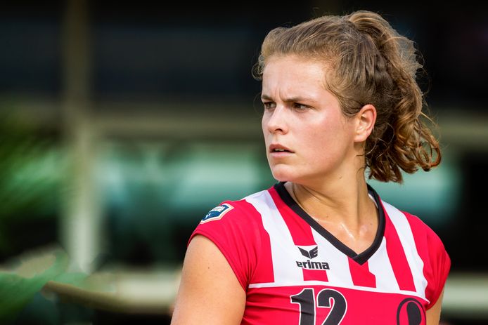 Korfbalster Fleur Hoek uit Dronten met Nederland in finale EK ...