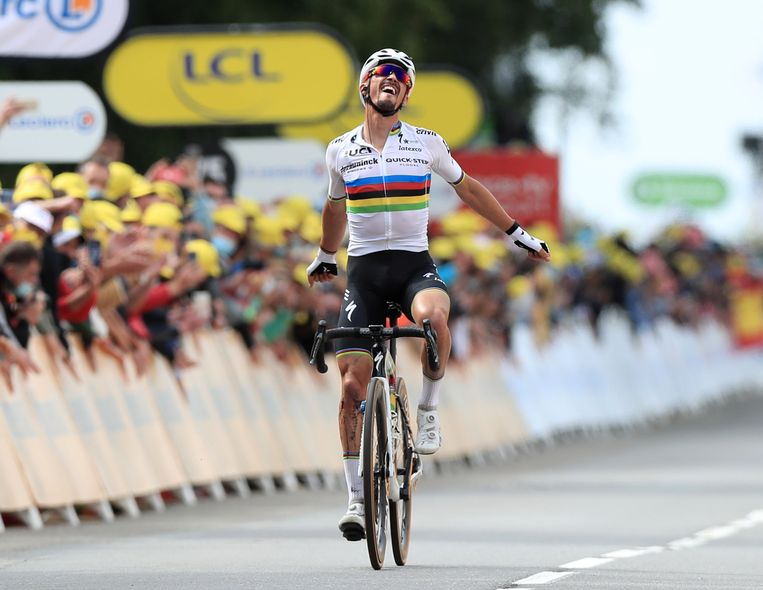 Wereldkampioen Julian Alaphilippe wint eerste etappe Tour de France