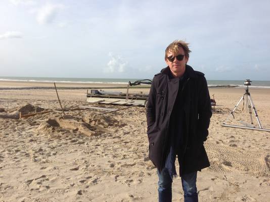 Kunstwerk op strand eert Jan Hoet | Oostende | hln.be