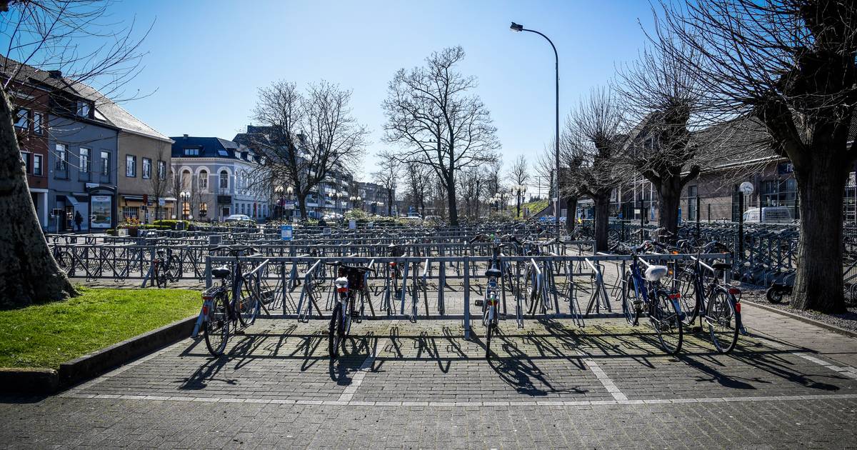 Fietspunt gaat weesfietsen verwijderen aan station | Lokeren | hln.be