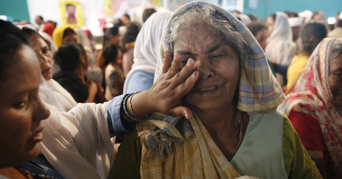 Tienduizenden rouwen om dood van Indiase goeroe | Buitenland | ed.nl