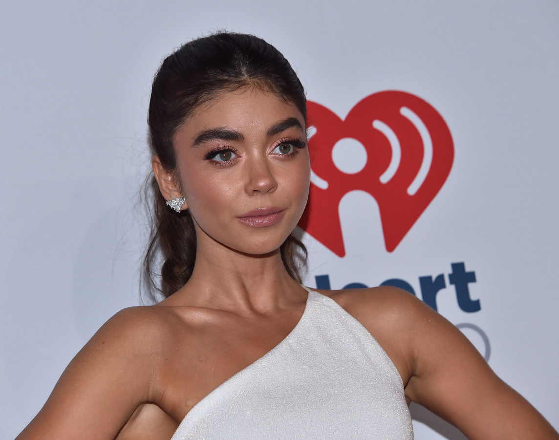 Actrice Sarah Hyland getrouwd in bijzijn van haar Modern Family-collega's | Foto | tubantia.nl