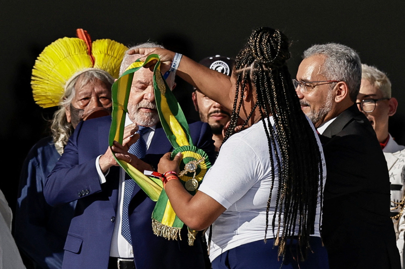 Lula da Silva officieel president Brazilië, belooft gevluchte Bolsonaro op ‘gemaakte fouten’ af ...