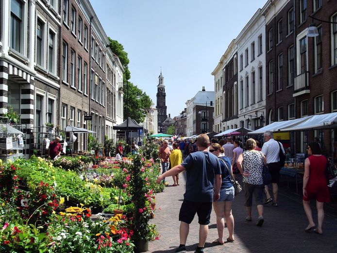 Zutphense binnenstad gevuld met marktkramen voor 39ste editie van de ...