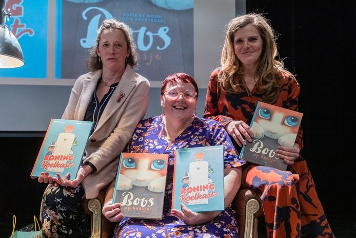 Schrijfster Sofie De Moor stelt twee nieuwe boeken voor tijdens jeugdfestival in bibliotheek ...