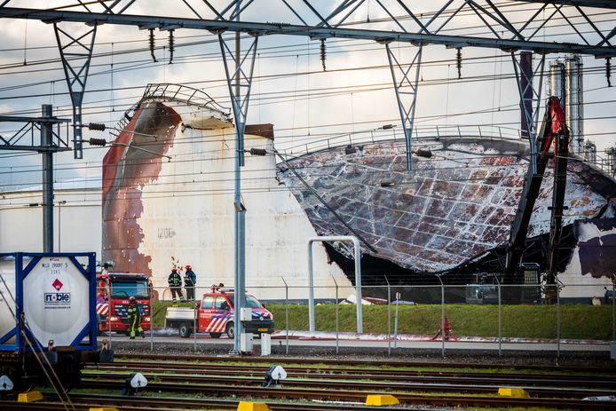 Brand bij Shell Pernis onder controle | Rotterdam | AD.nl