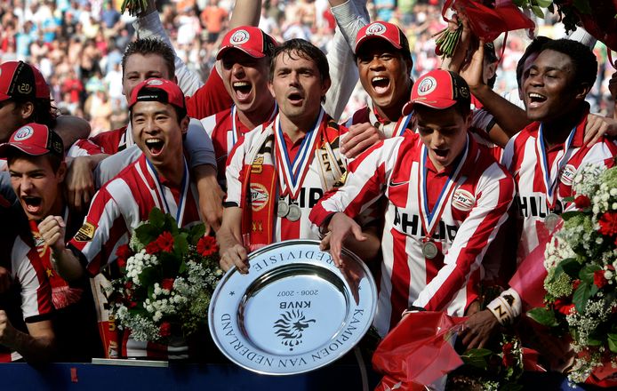 Kampioen met één doelpunt verschil; hoe het kansloos geachte PSV 12 ...
