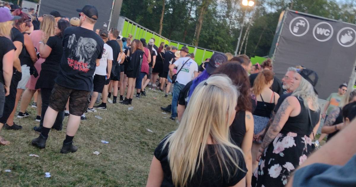 Lange wachtrijen bij toiletbezoek Graspop | Dessel | hln.be