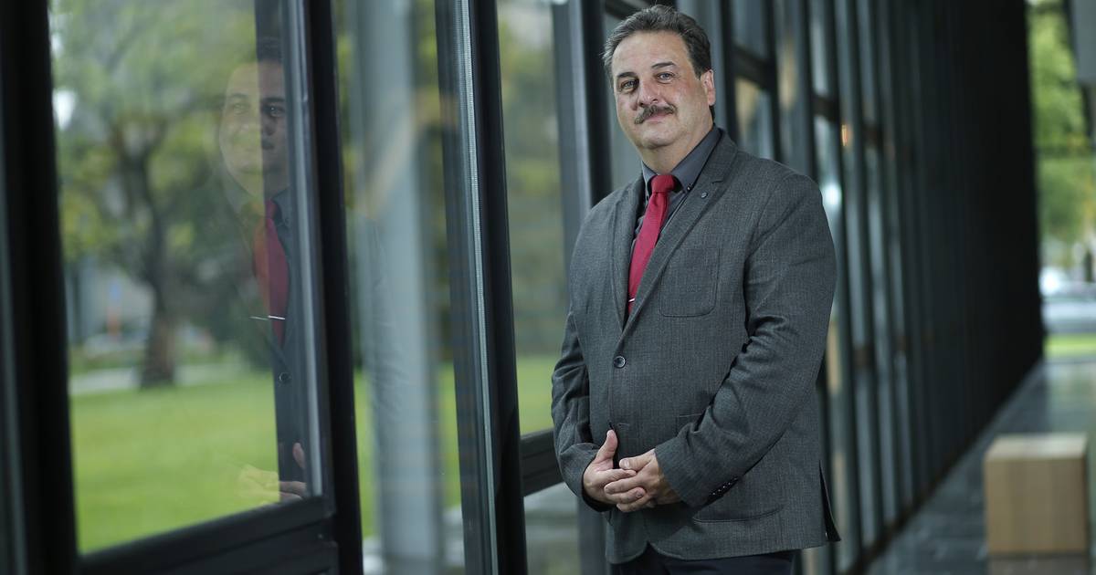 Johan Schoofs houdt als 'pedel' studenten in het oog | Hasselt | hln.be