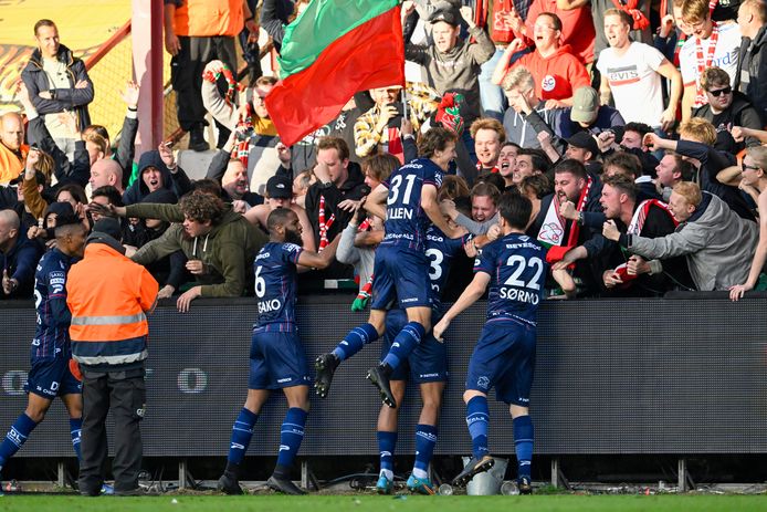 En of het deugd deed: Zulte Waregem-fans halen flink wat bengaals ...