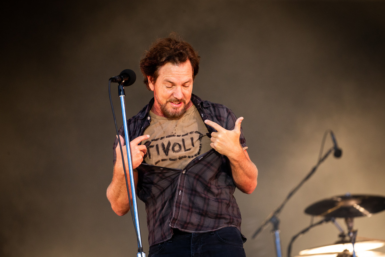 Beroemde Tivoli-shirt Eddie Vedder komt op muur in TivoliVredenburg te ...