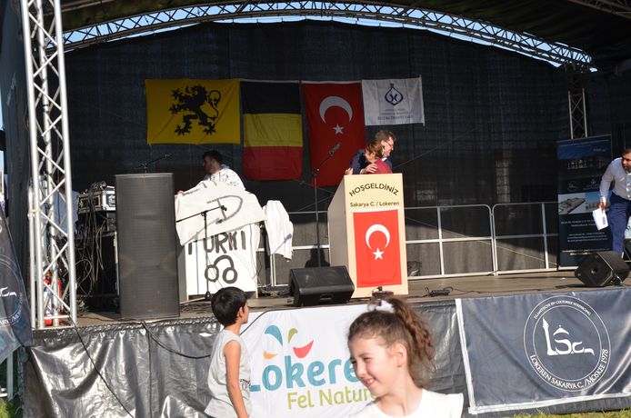 Turkse gemeenschap geeft startschot bouw nieuwe moskee | Lokeren | hln.be