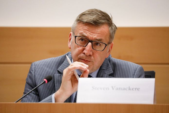 Laurette Onkelinx: “Benoeming van Steven Vanackere bij Nationale Bank ...