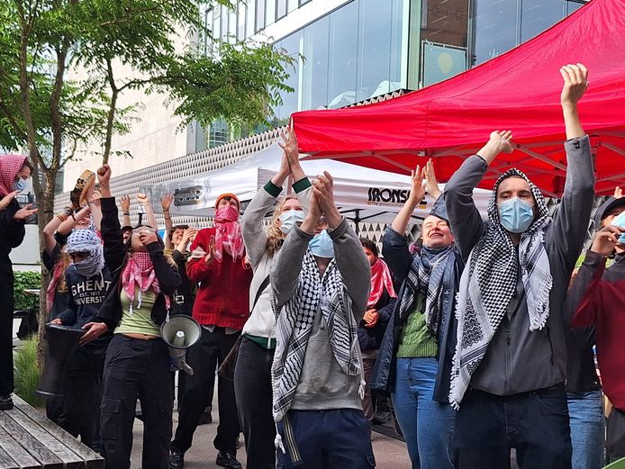 KIJK. Studenten bezetten rectoraat van UGent: tien mensen gearresteerd ...