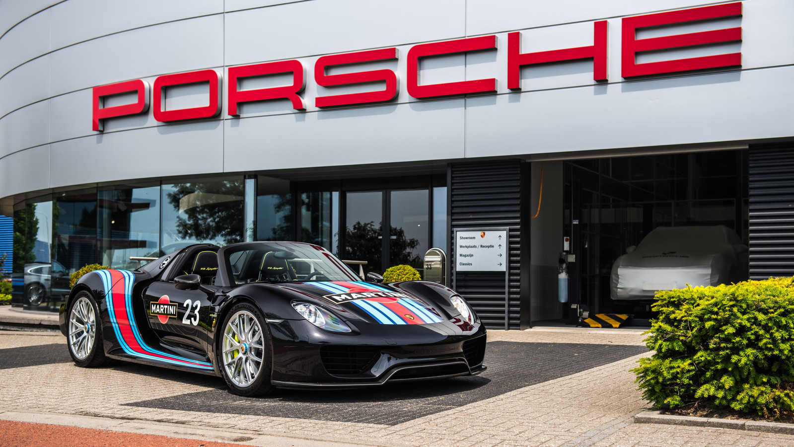 Bijzonder huisnummer voor nieuwe Porschegarage in Deventer: 911 | Foto ...
