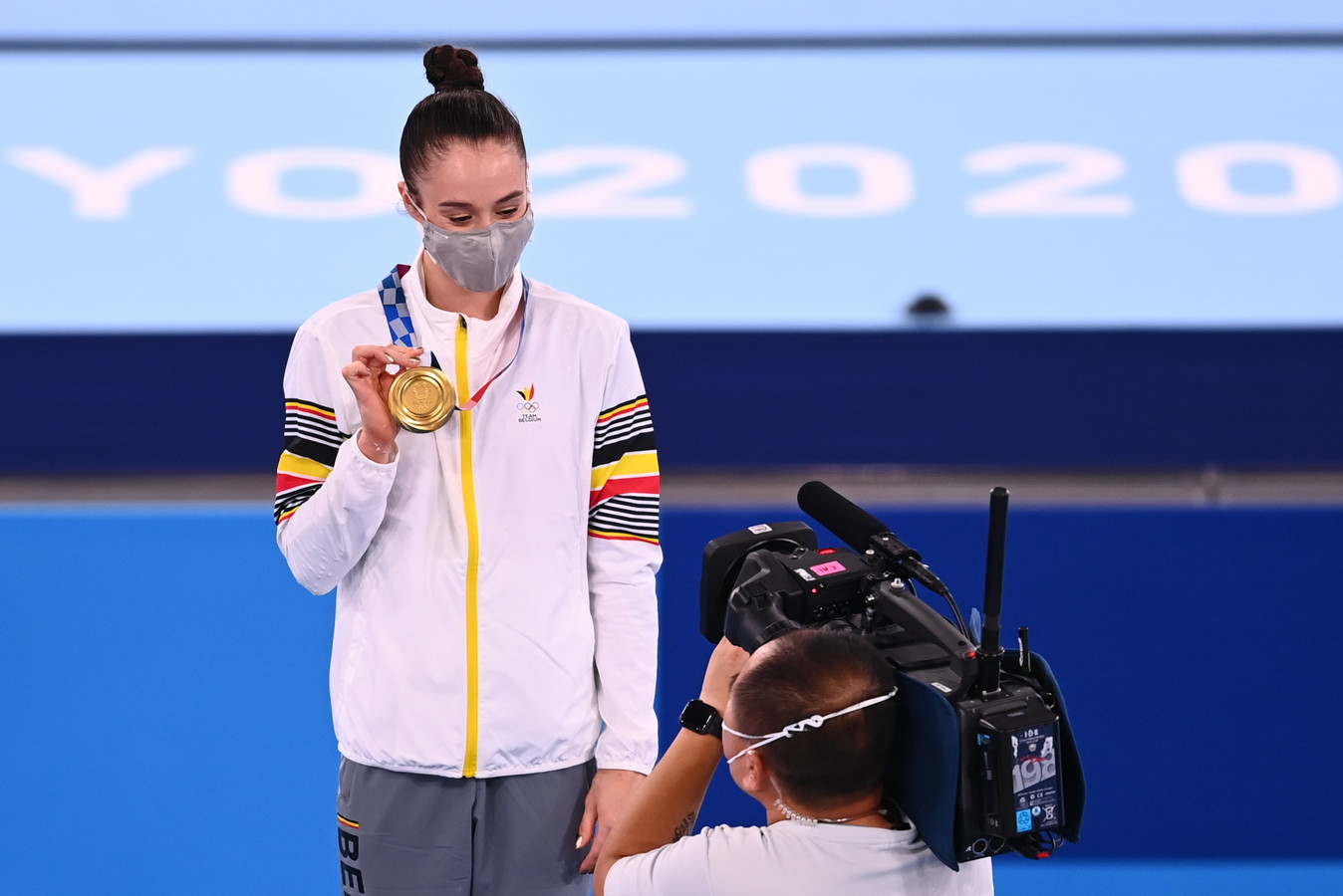 GOUD! Nina Derwael, die goud voelde aankomen, kroont zich tot olympisch ... GOUD! Nina Derwael, die goud voelde aankomen, kroont zich tot olympisch ...