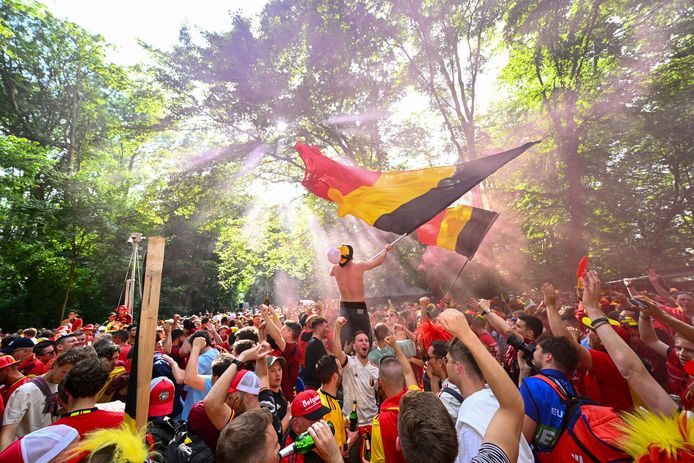 Une impressionnante marée rouge: les images des supporters belges dans ...