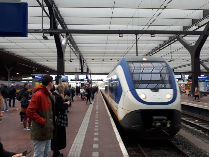 NS: elke tien minuten stoptrein van Dordrecht naar Rotterdam ... NS: elke tien minuten stoptrein van Dordrecht naar Rotterdam ...