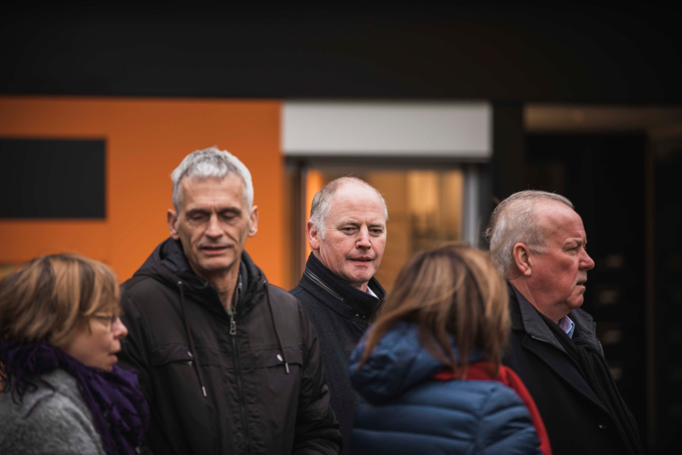 Bomvolle kerk neemt afscheid van Roland Demal, de papa van Axelle Red ...