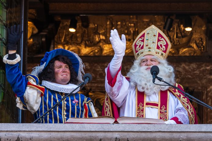 IN BEELD. Duizenden kinderen palmen het centrum van Antwerpen in om ...