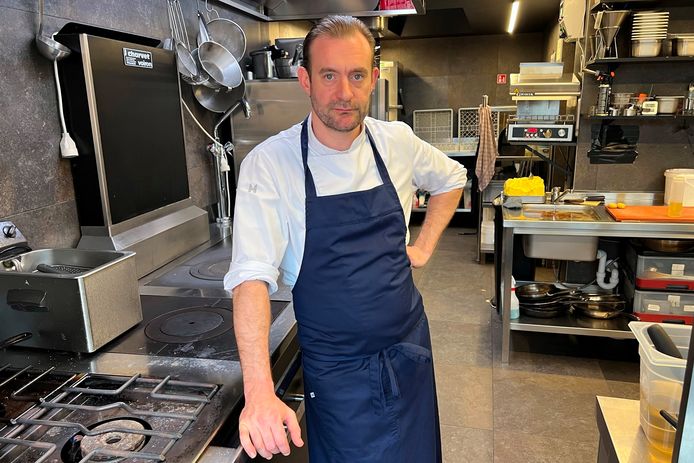 Een Michelinster aan de gevel en toch neemt chef Dominique drastische ...