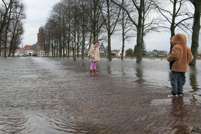 Dijkbewaking gestaakt: waterstand in Vecht en IJssel blijft dalen ...