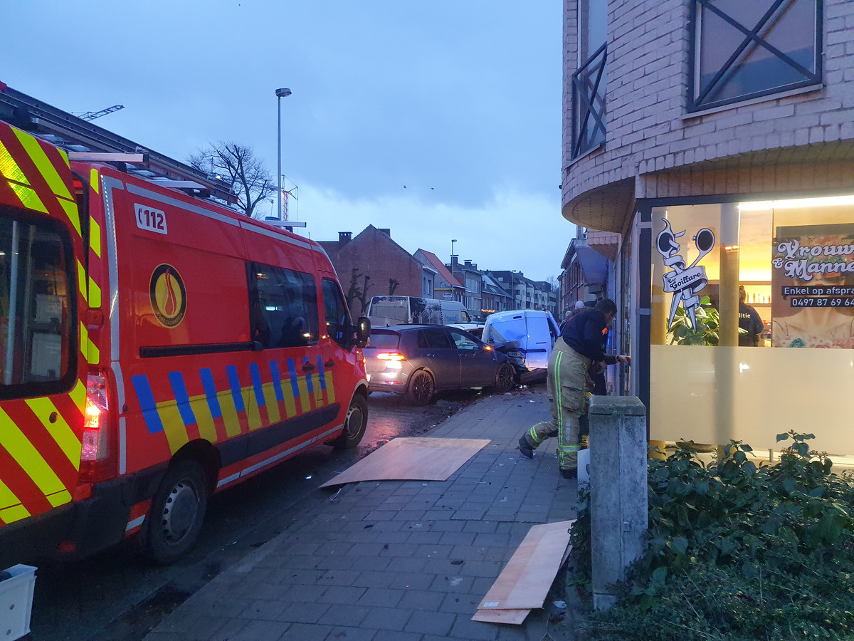 Vijf wagens betrokken bij ongeval in centrum Turnhout: geen gewonden ...