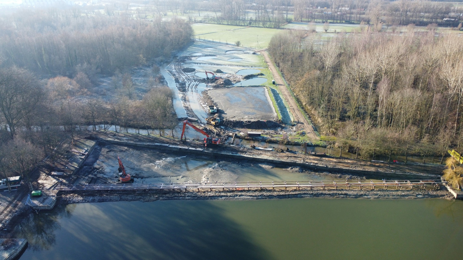 Weer zorgt voor vertraging van renovatiewerken aan vijver Vrijbroekpark | Foto | hln.be