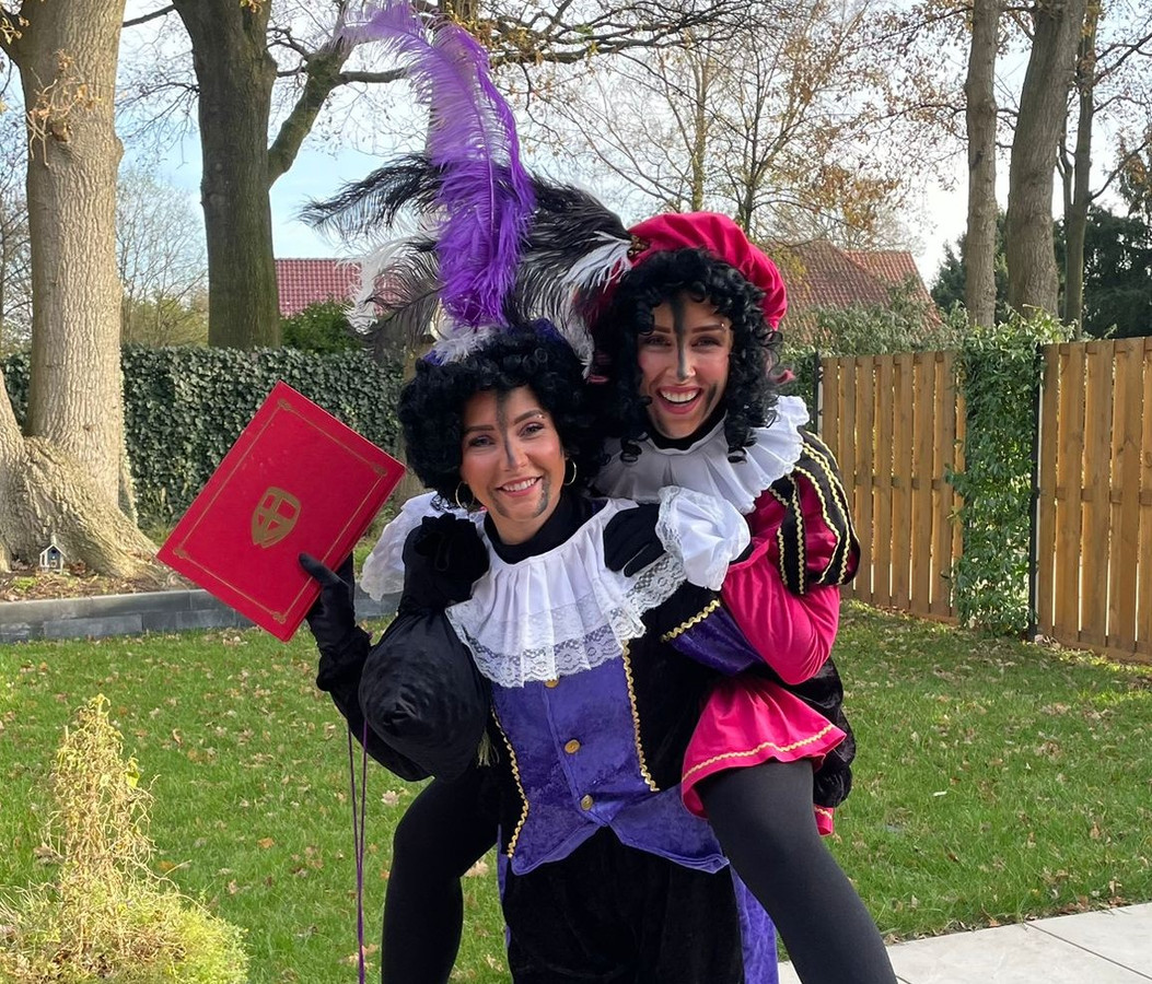 Telefoon van hulpsint en piet staat roodgloeiend in de Liemers: ‘In ... Telefoon van hulpsint en piet staat roodgloeiend in de Liemers: ‘In ...