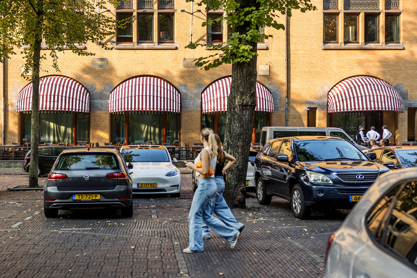 Hoe bangalijst van corpsleden ervoor zorgde dat jonge vrouwen ...