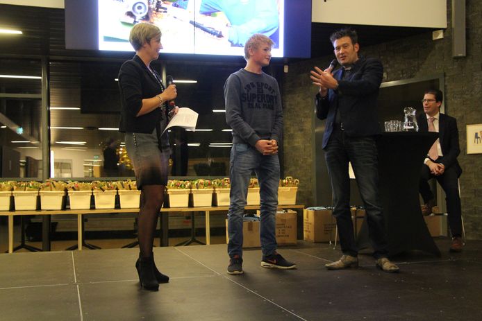 Kampioenen Berkelland in de bloemetjes gezet | Achterhoek | tubantia.nl