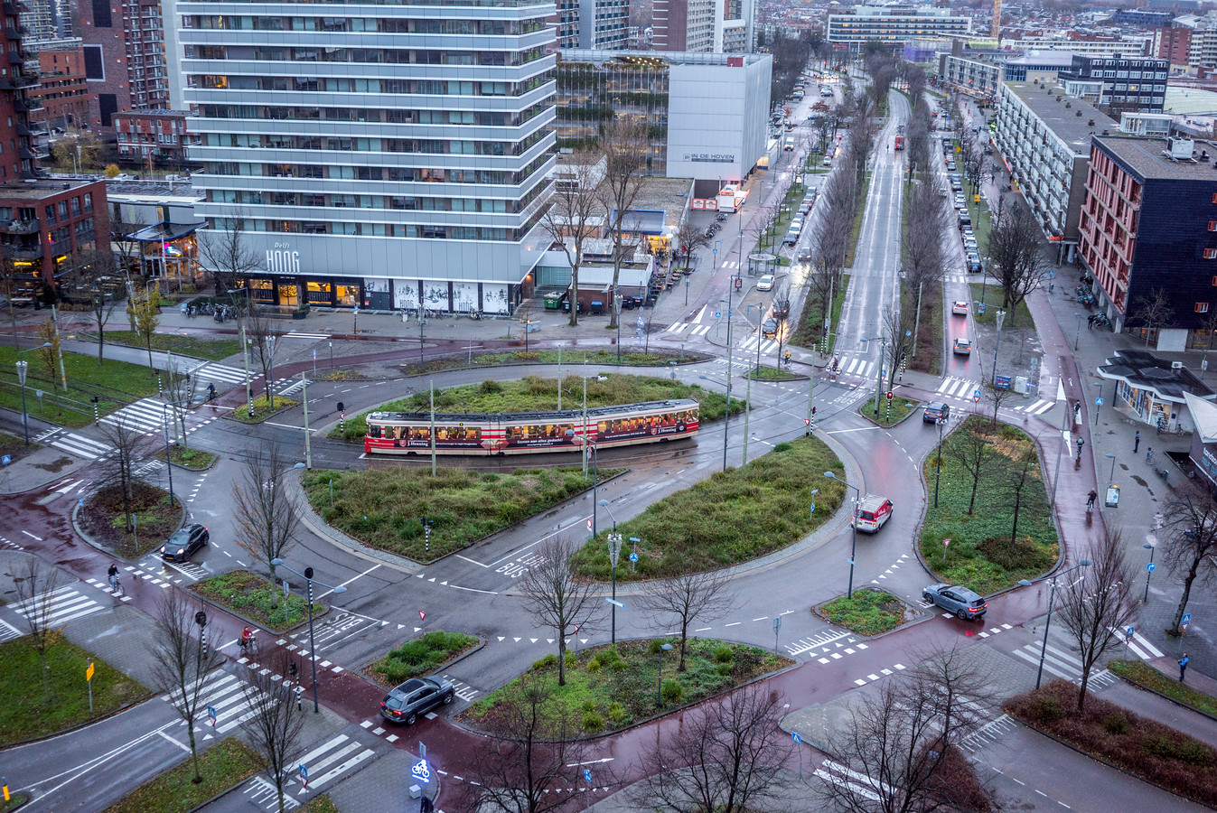 Verbouwing Delflandplein minder succesvol dan gehoopt: ‘Fietsers zijn ...