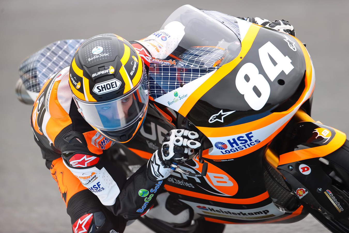 Piepjonge Brabander (15) maakt reuzenstappen als motorcoureur: ‘Laat ik ...