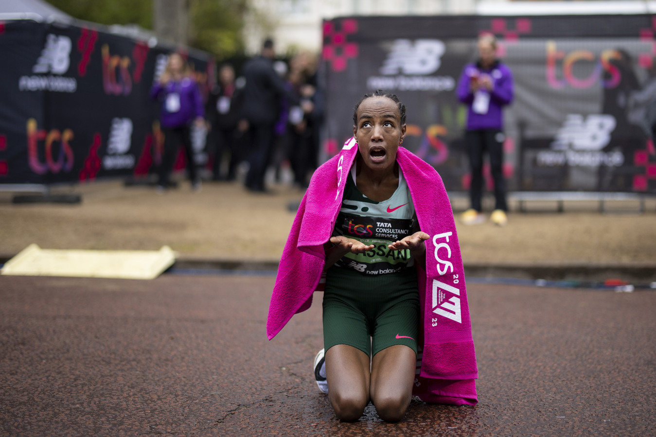 Hoe de verbazingwekkende marathonzege van Sifan Hassan haar coach van ...