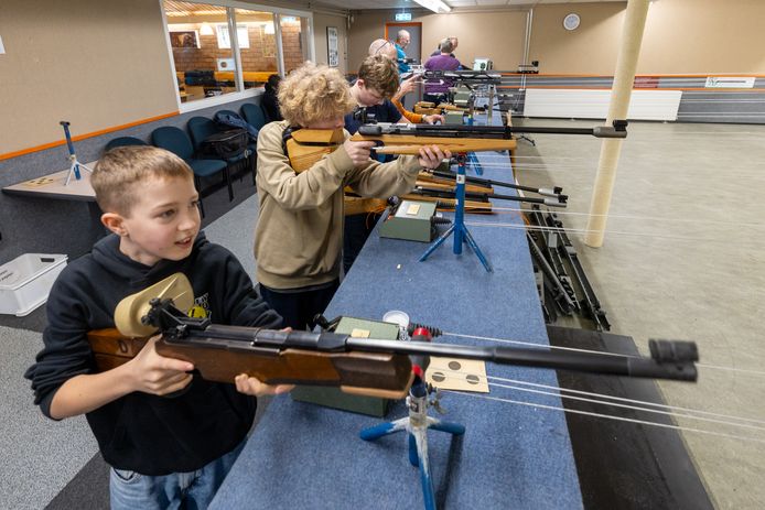 Open dag bij schietsportvereniging De Linge: ‘Schieten werkt IQ ...