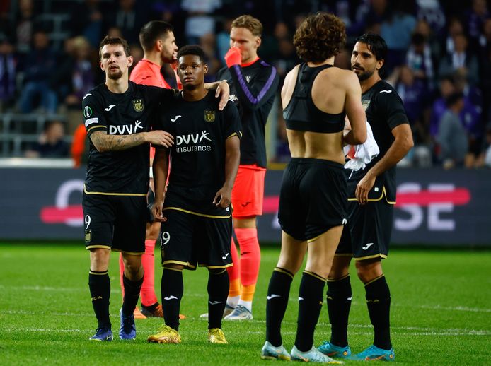 Mazzu trekt zich op aan inzet van zijn spelers: “Dit is de weg om uit ...