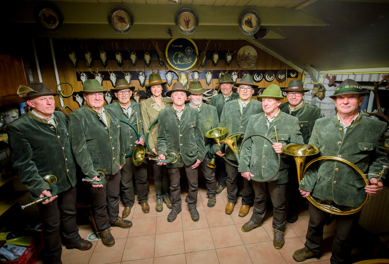 Kempische Jachthoorngroep blaast voor Sint Hubertus | Foto | ed.nl