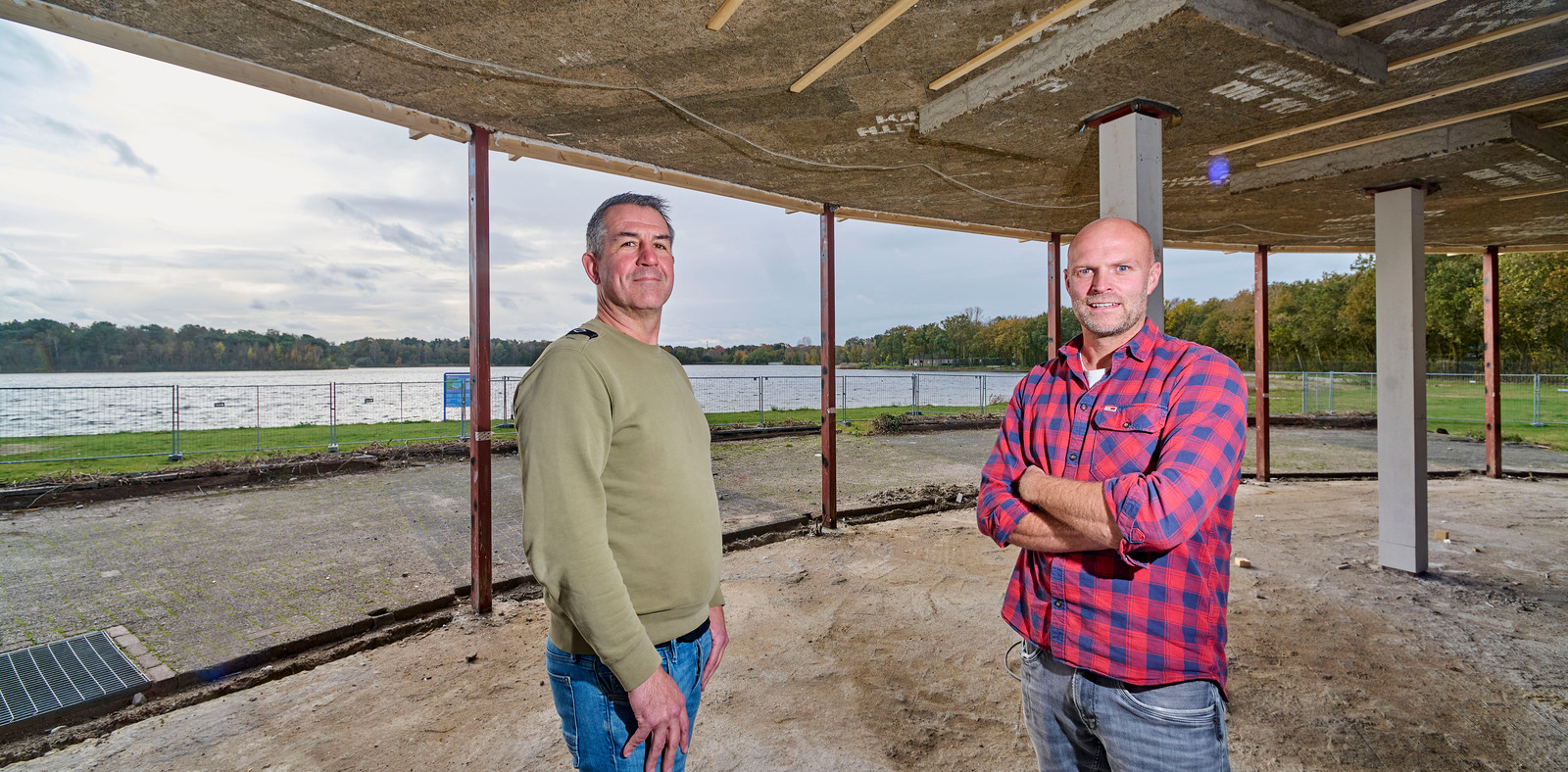 Strand Tien verrijst dit voorjaar uit volledig gestript strandpaviljoen ...