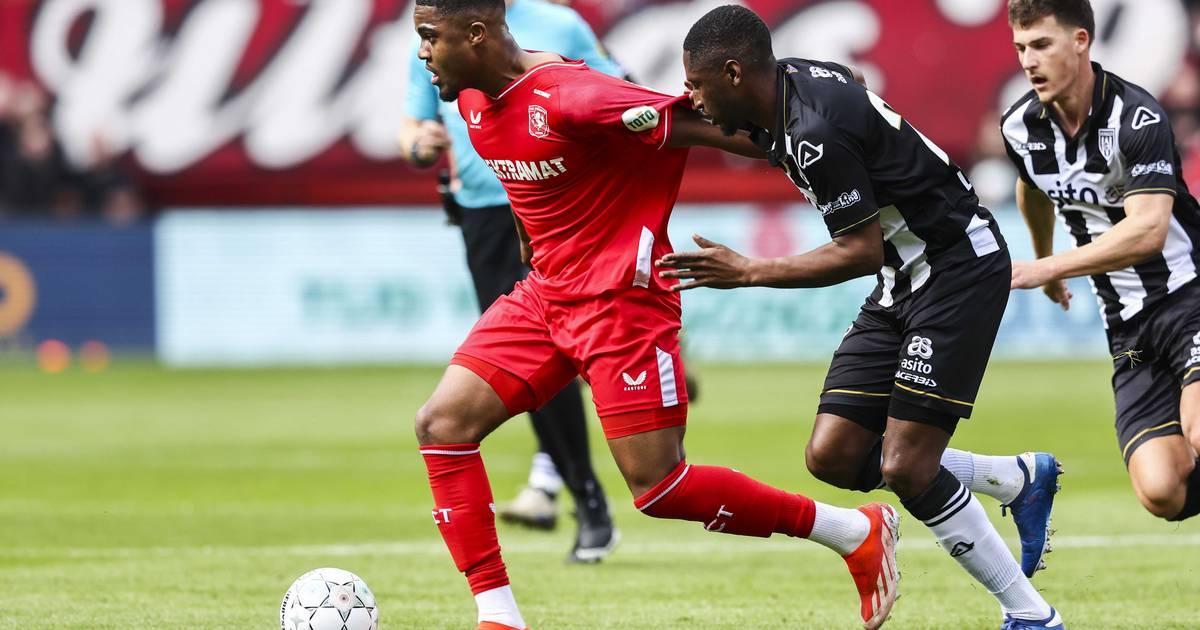 FC Twente heeft aan doelpunt van Boadu genoeg voor winst in Twentse derby tegen Heracles ...
