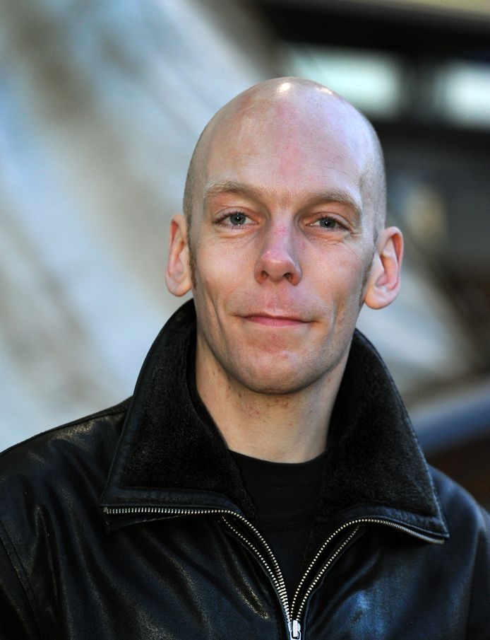 Vlissingen wil dat hondenuitlater Thom YouTube-filmpjes over ...