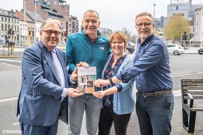 Pelgrim Bert (56) deelt zijn tips en adresjes in boek: “Opbrengst gaat ...
