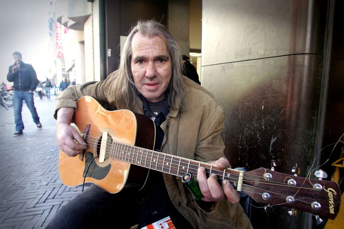 Twee jaar na zijn dood is Chuck Deely nog steeds in de stad te vinden ...